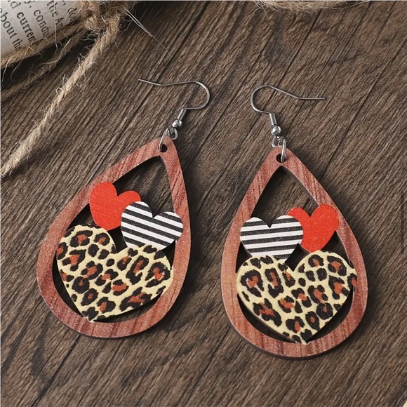 Jewelry | Nip Vintage Western Style Wooden Leopard Pattern Heart Design ...